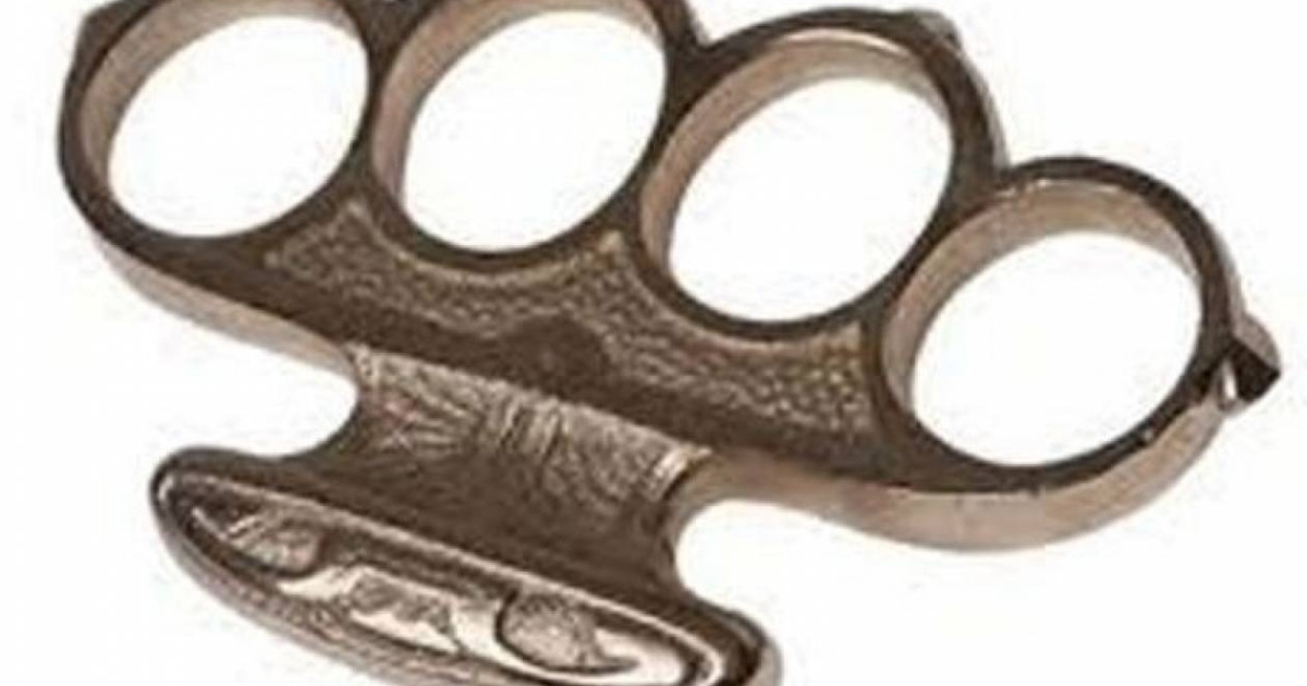Σοκ: Διέλυσαν το πρόσωπο μαθητή με σιδερογροθιά - Newsbomb