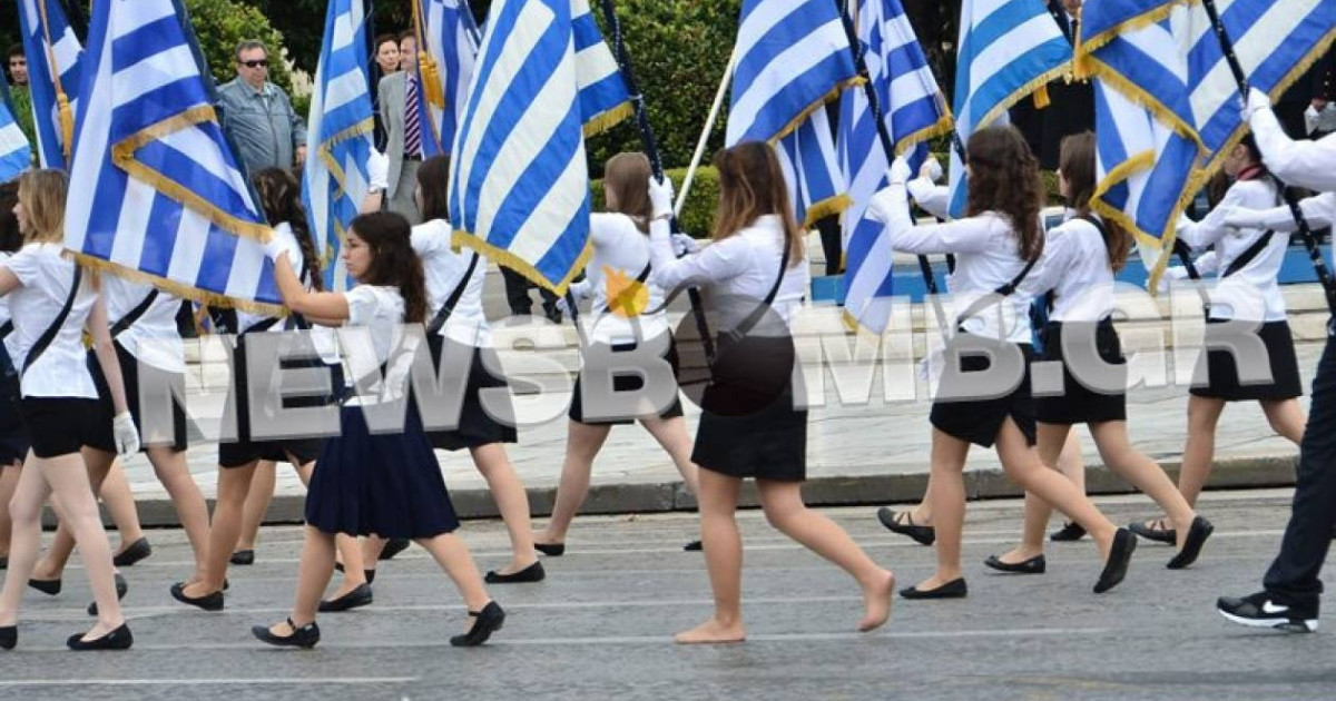 Η ξυπόλητη σημαιοφόρος! - Newsbomb