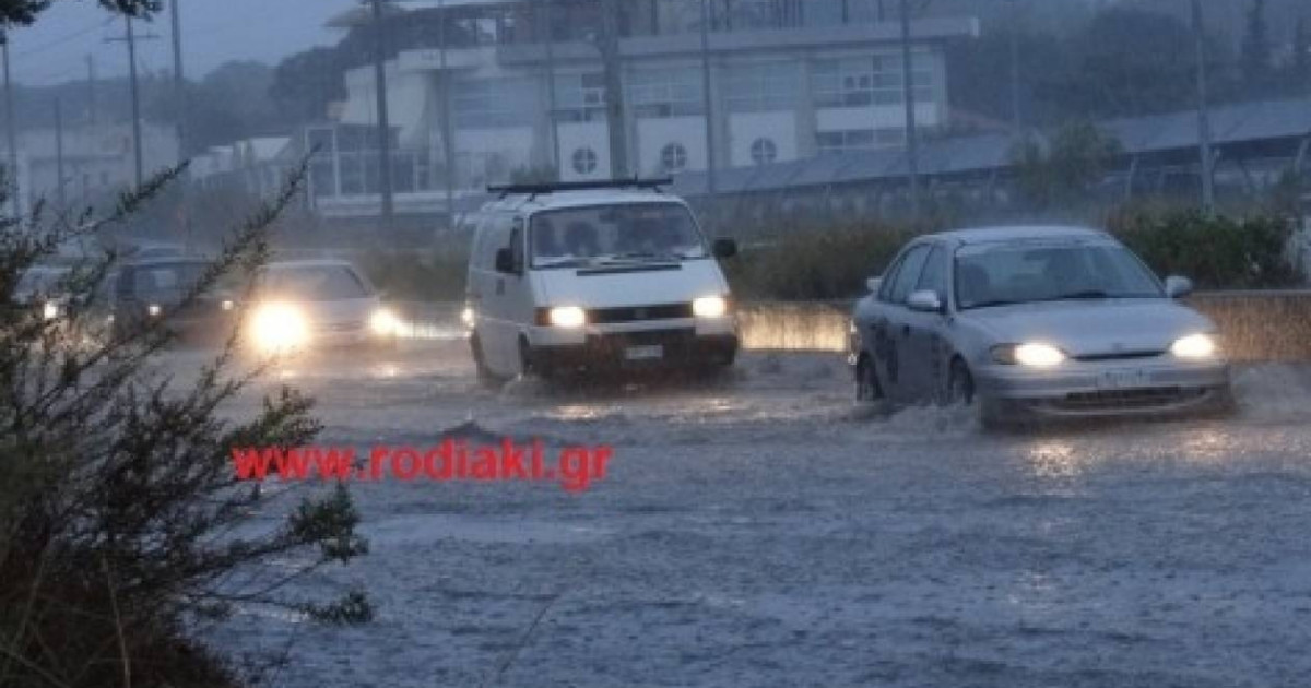 Στο έλεος της κακοκαιρίας η Ρόδος – Ζημιές από ανεμοστρόβιλο (vid ...