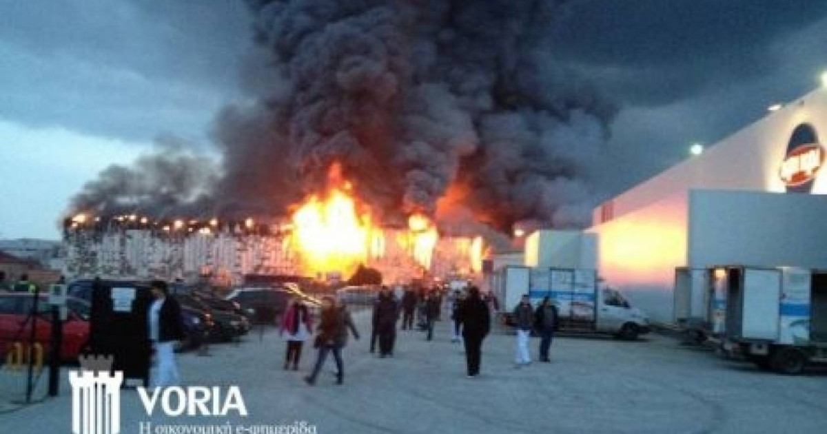 Σέρρες: Υπό πλήρη έλεγχο η φωτιά στο εργοστάσιο της Κρι-Κρι (pics+vid ...