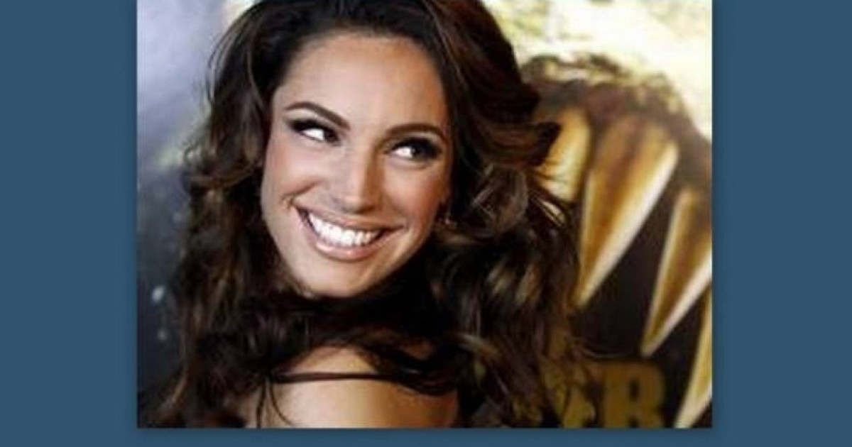 Kelly Brook: Τραγουδάει το "Santa Baby" με τα εσώρουχα - Newsbomb