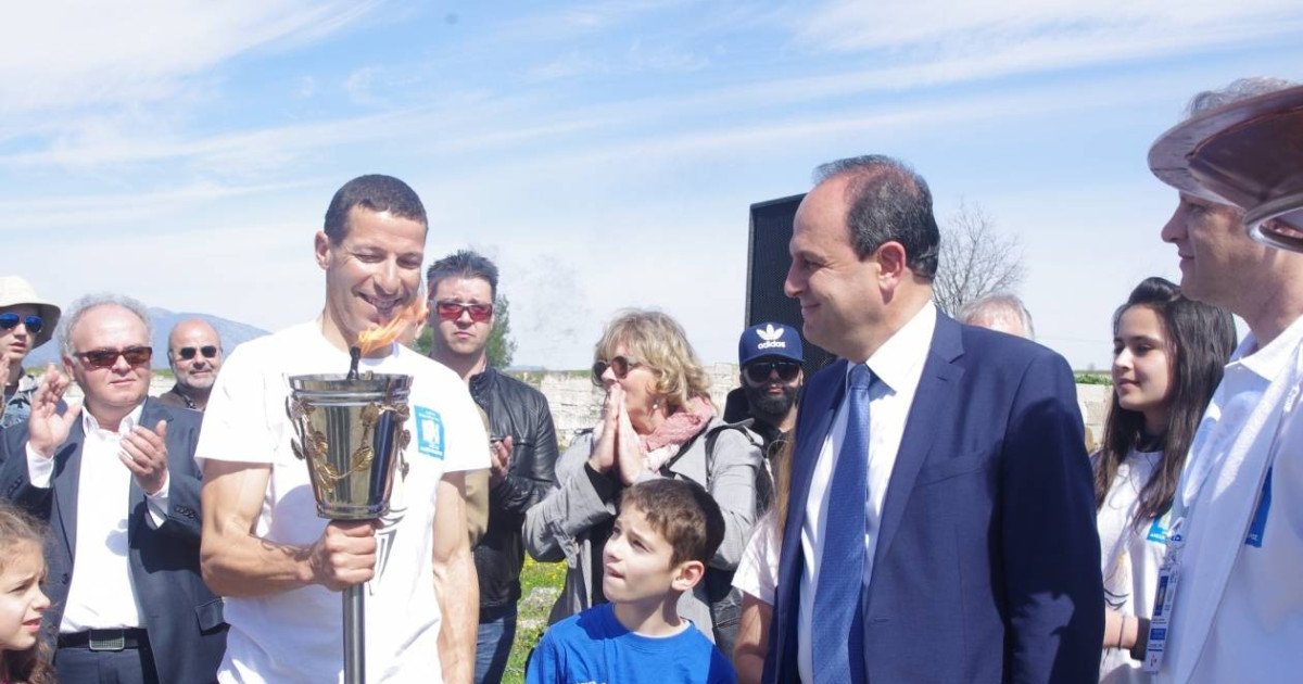 Η Αλεξάνδρειος Φλόγα έδωσε το έναυσμα για τον 10ο Διεθνή Μαραθώνιο ...