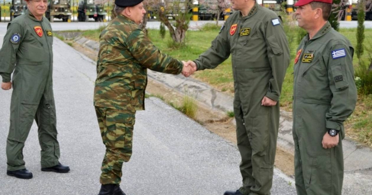 Στην 1η Ταξιαρχία Αεροπορίας Στρατού ο γεν. επιθεωρητής (pics) - Newsbomb