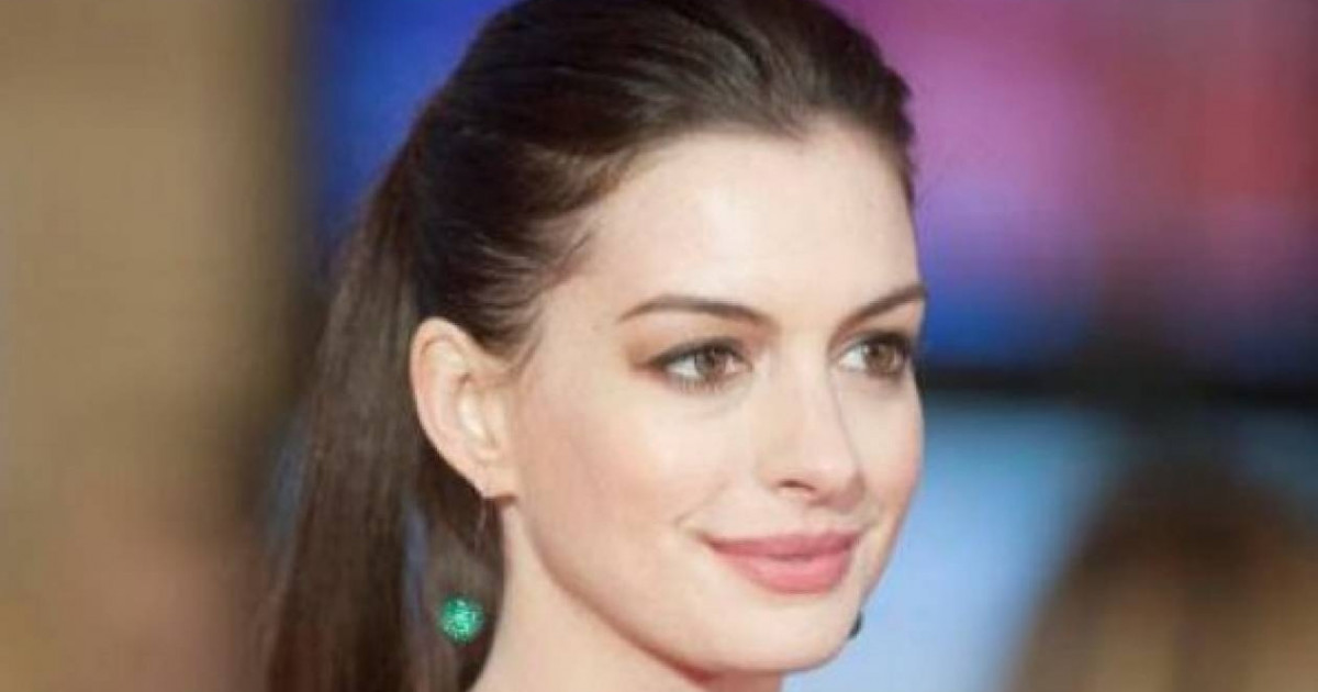 Anne Hathaway: Βόλτα με την οικογένεια της με άψογο look - Newsbomb
