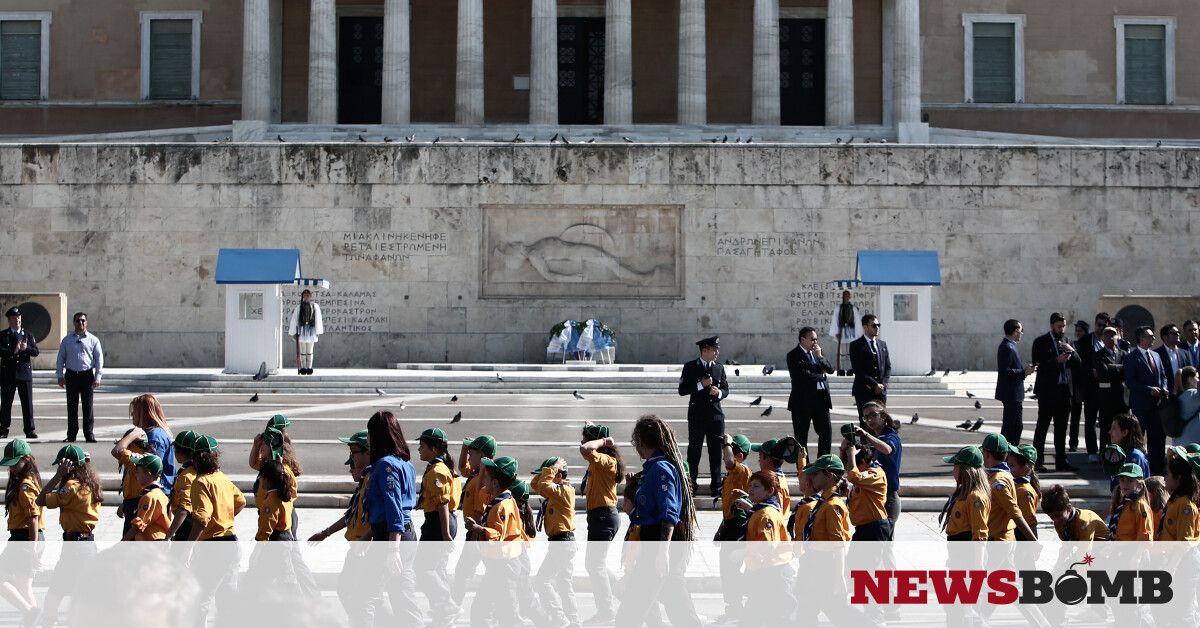 28η Οκτωβρίου: Αυτή είναι η μαμά που έκλεψε την παράσταση στην παρέλαση ...