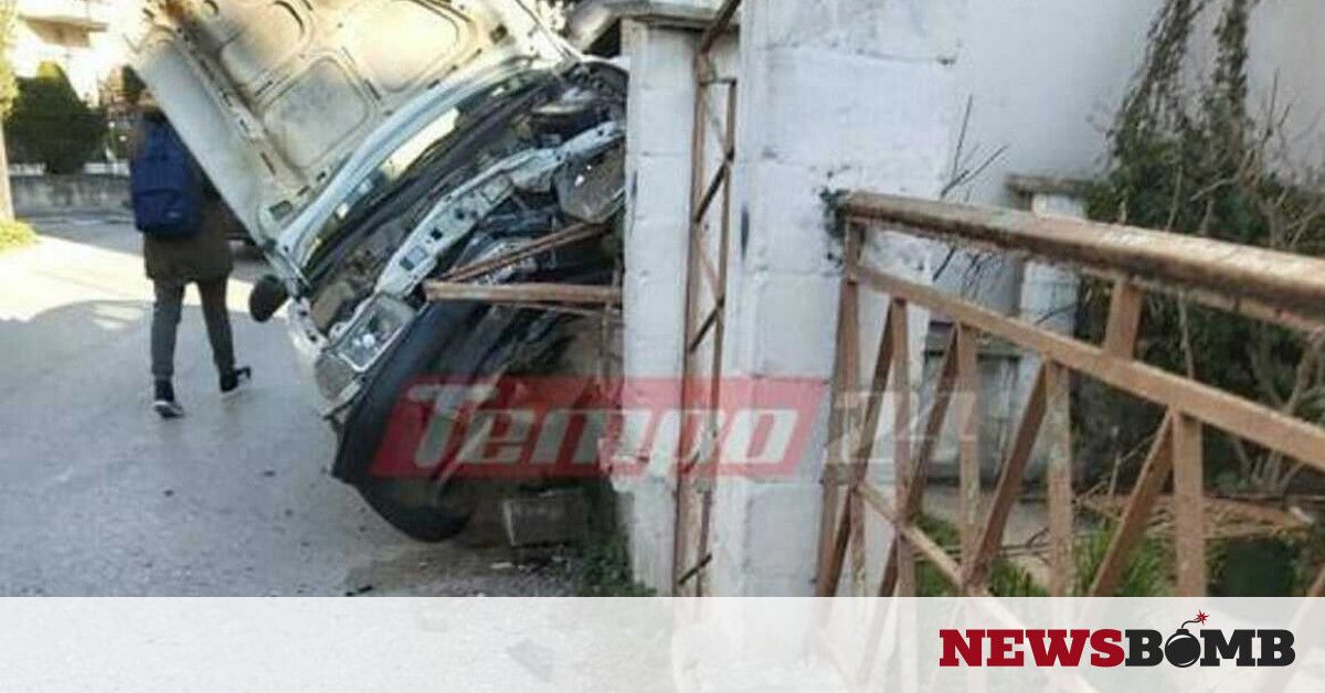 Απίστευτο τροχαίο στην Πάτρα - Έσπρωχναν το ασθενοφόρο οι περαστικοί ...