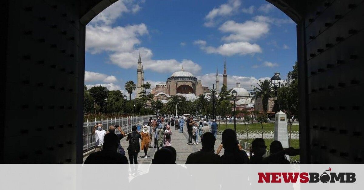 Αίσχος! Η φωτογραφία – πρόκληση μέσα στην Αγία Σοφία - Newsbomb