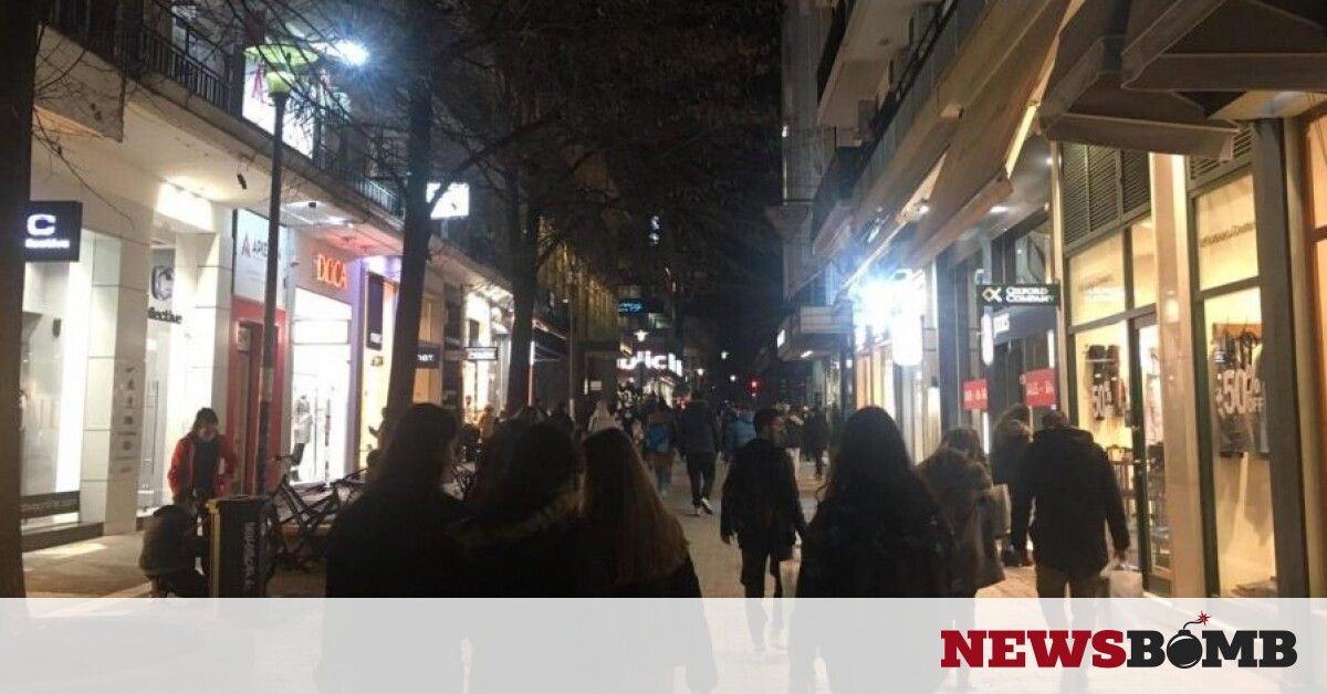 Εικόνες προ πανδημίας στη Λάρισα - Μεγάλες ουρές έξω από μαγαζιά - Newsbomb