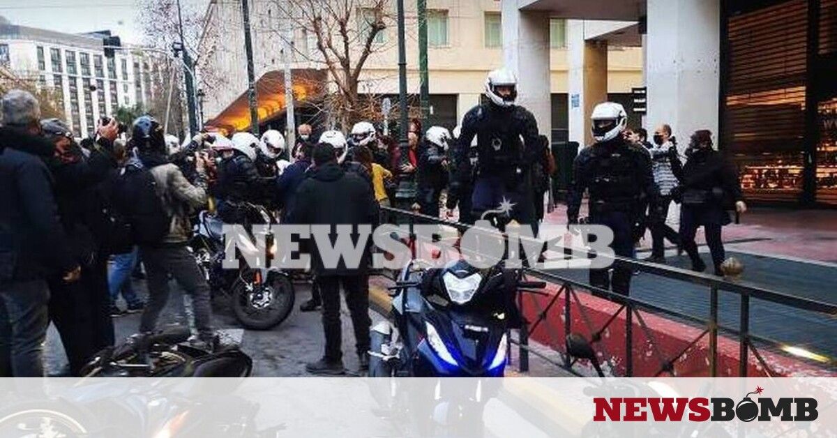 Επεισόδια στο κέντρο της Αθήνας στην πορεία για τον Κουφοντίνα (pics ...