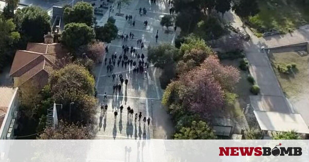 «Βούλιαξε» από κόσμο η Πλάκα: Έλληνες επισκέπτες γύρισαν πίσω τον χρόνο ...