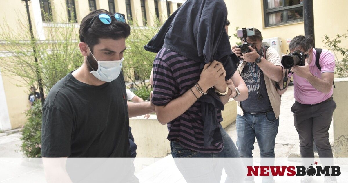 Νέα Σμύρνη: Νέα καταγγελία για τον σάτυρο - «Αυτοϊκανοποιήθηκε έξω από ...