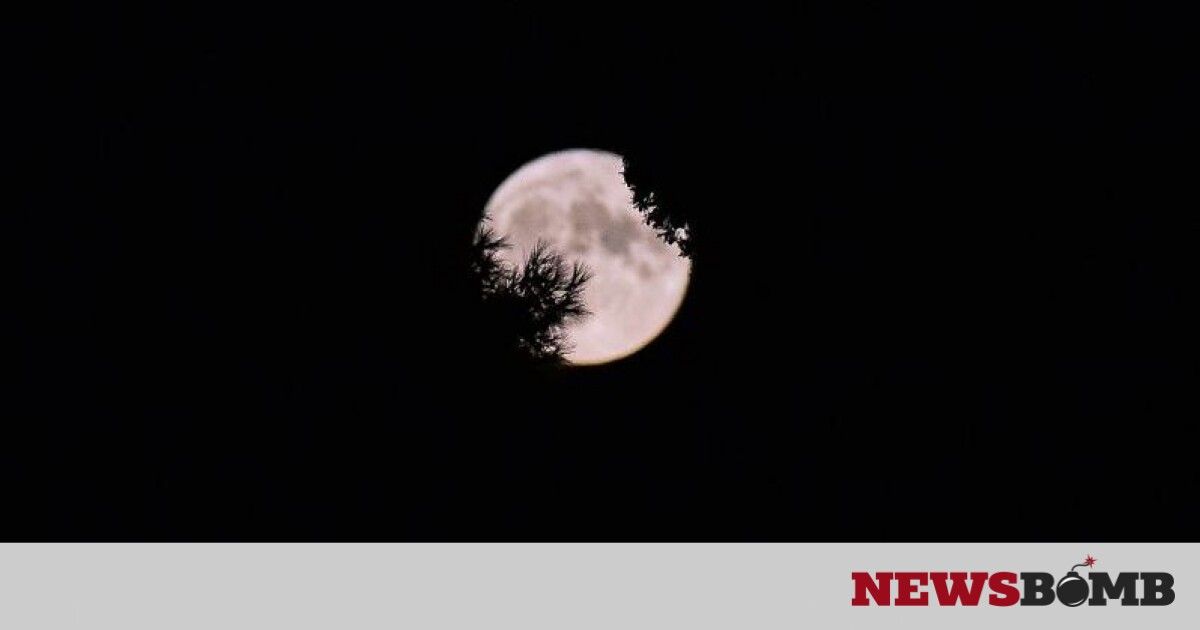 Εντυπωσιακές εικόνες από την Αυγουστιάτικη Πανσέληνο στην Αθήνα - Newsbomb