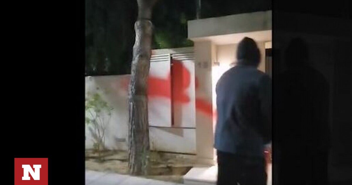 Επίθεση Ρουβίκωνα στο σπίτι του υπουργού Επικρατείας, Γιώργου ...