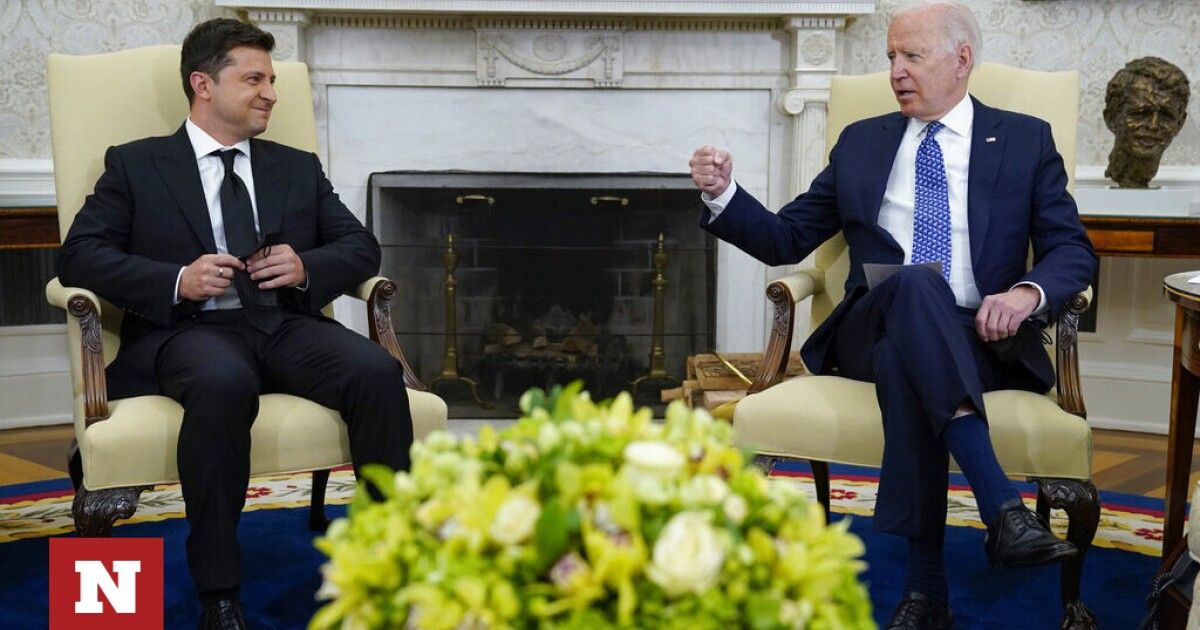 Μπάιντεν σε Ζελένσκι: Oι ΗΠΑ θα αντιδράσουν αποφασιστικά σε περίπτωση ...