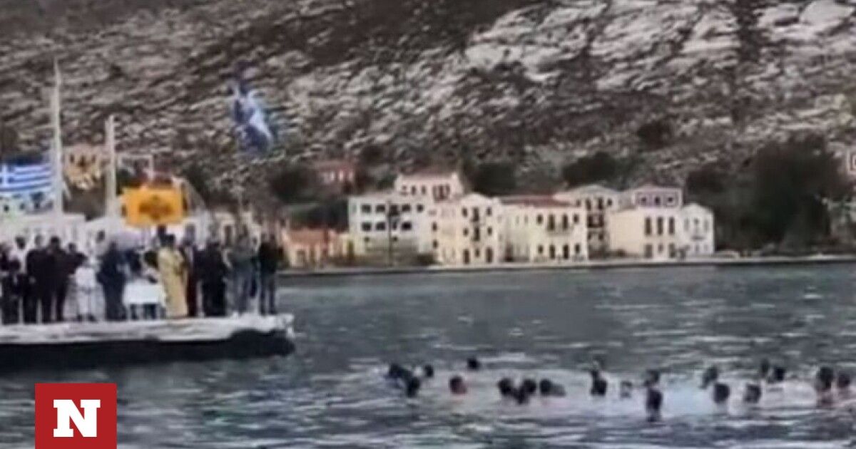 Ανατριχίλα: Ακρίτες από την Ορεστιάδα έψαλλαν τον Εθνικό Ύμνο μέσα στα ...