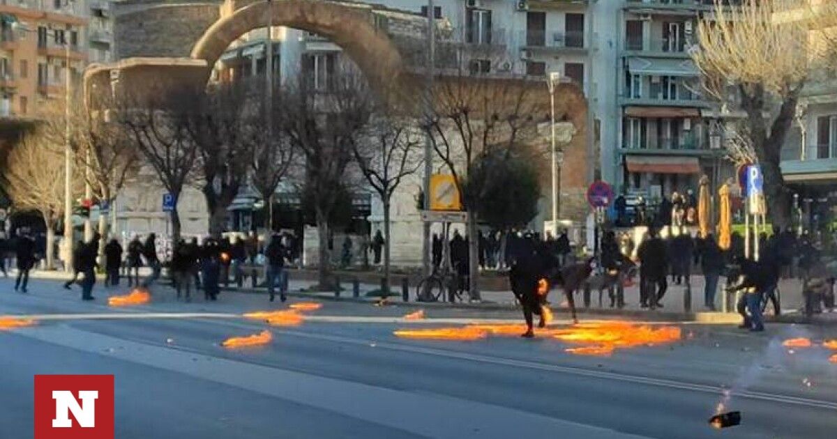Επεισόδια Θεσσαλονίκη: Εικόνες σοκ - Διαδηλωτής τυλίχτηκε στις φλόγες ...