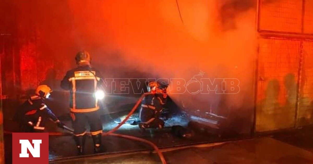 Αττική: Υπό μερικό έλεγχο η πυρκαγιά σε αποθήκη ξυλείας στον Ταύρο ...
