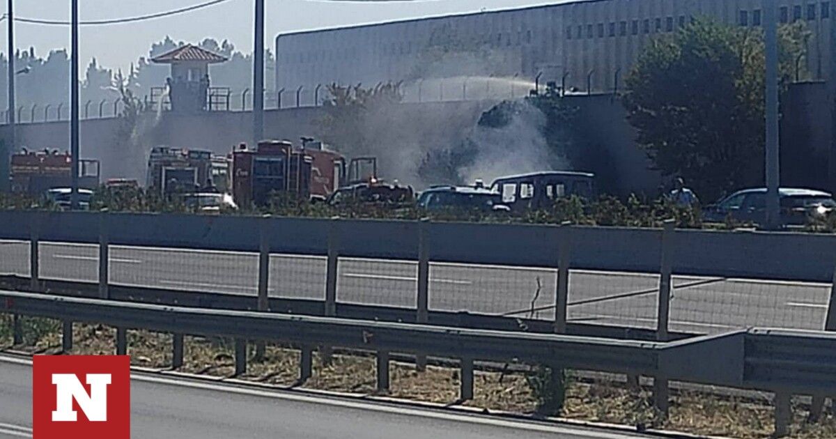 Φωτιά σε αυτοκίνητο στην Εθνική Οδό Αθηνών – Λαμίας - Newsbomb
