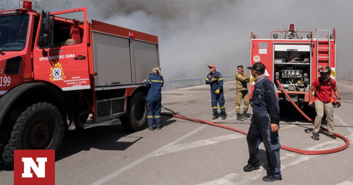 Φωτιά στη Μάνδρα: Πού έχει διακοπεί η κυκλοφορία των οχημάτων λόγω της ...