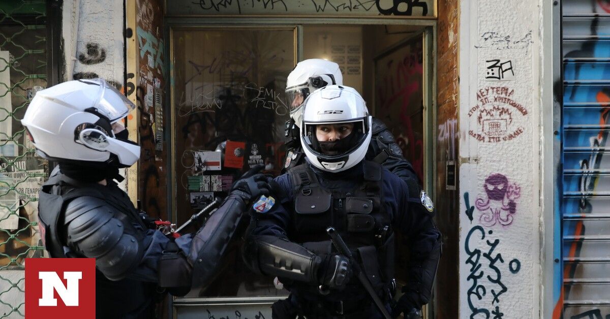 Βίντεο-ντοκουμέντο: Η έφοδος της ΕΛ.ΑΣ. σε υπό κατάληψη κτίριο στα ...