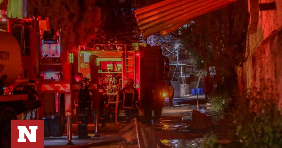 Φωτιά στο Παλαιό Φάληρο: Στις φλόγες συνεργείο σε ισόγειο πολυκατοικίας ...