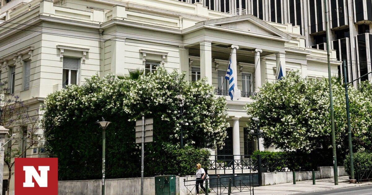 Πάνω στο τραπέζι το χαρτί της επέκτασης στα 12 ν.μ. νοτίως της Κρήτης ...
