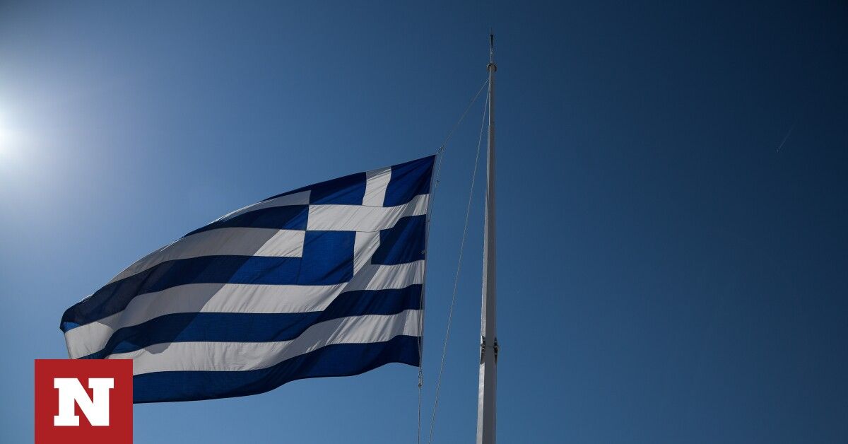 Ρίγη συγκίνησης! 'Επαρση της ελληνικής σημαίας στο Καστελόριζο - Newsbomb