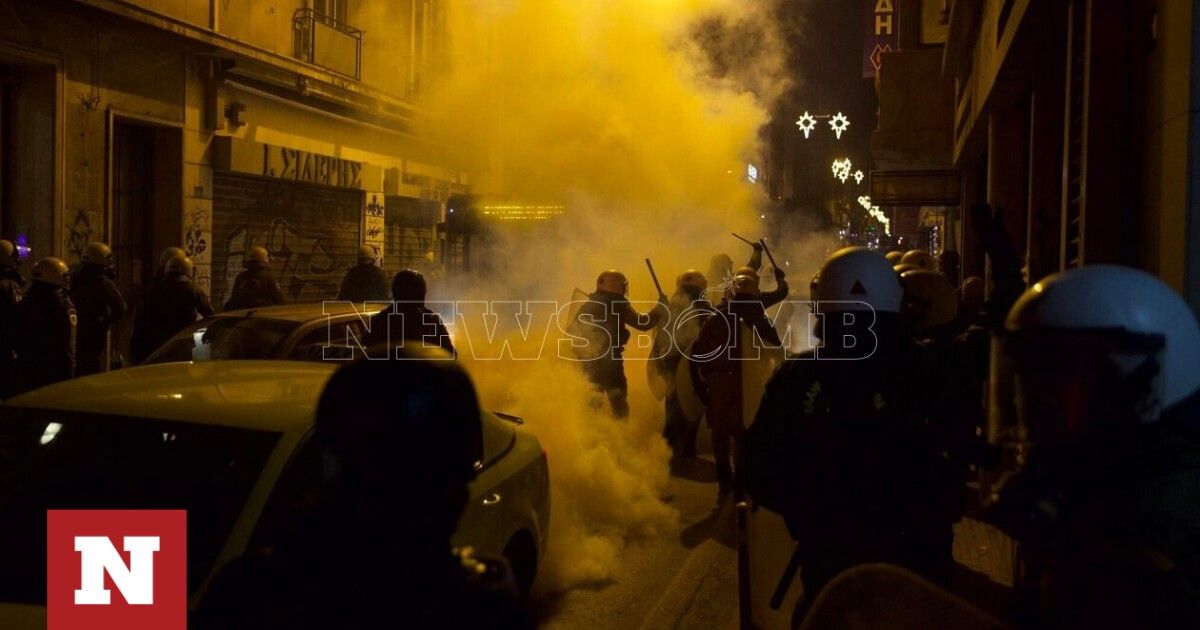 Επεισόδια στα Εξάρχεια μετά την πορεία για τον Γρηγορόπουλο - Newsbomb