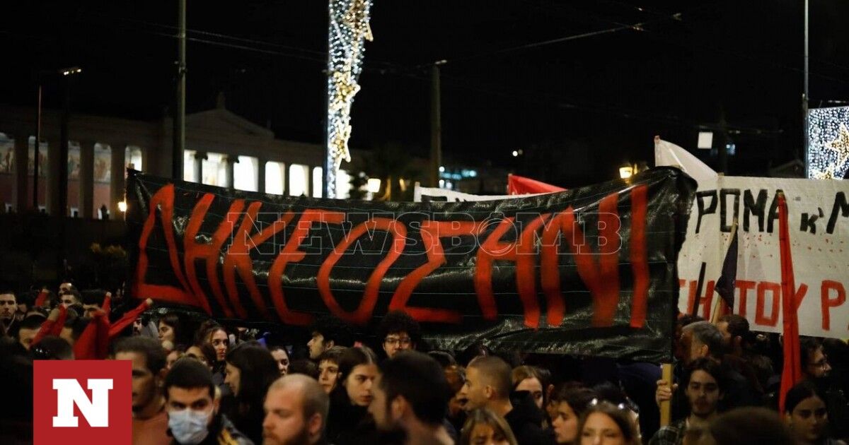 Προπύλαια: Σε εξέλιξη η πορεία για τον θάνατο του 16χρονου Ρομά - Newsbomb