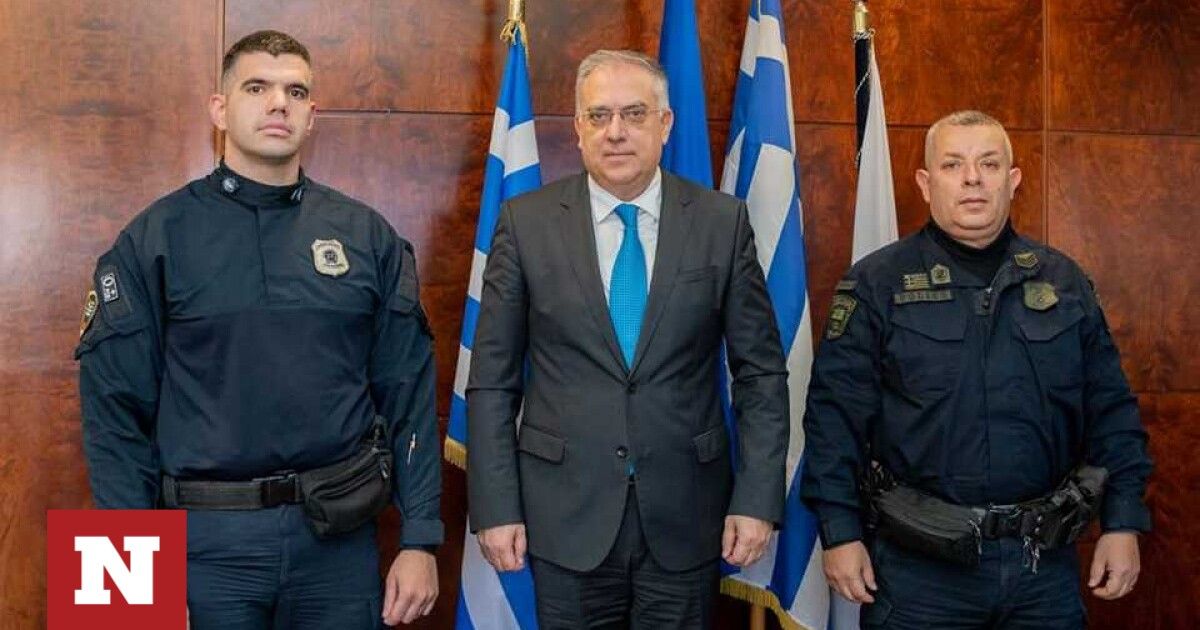 Θεοδωρικάκος:Το «ευχαριστώ» στους αστυνομικούς που έσωσαν τη ζωή μωρού ...