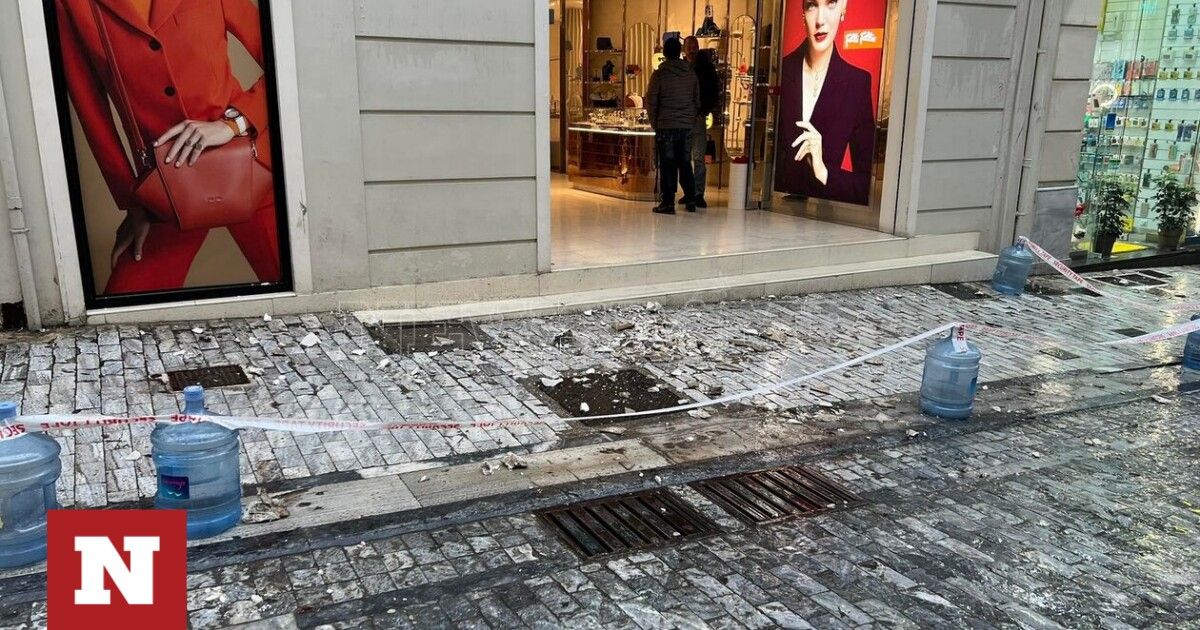 Κακοκαιρία: Κατέρρευσε μπαλκόνι στο κέντρο της Αθήνας - Newsbomb