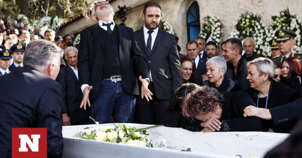 Κηδεία Υποσμηναγού: «Πέτα ψηλά Ίκαρε» – Τα σπαρακτικά λόγια των γονιών ...