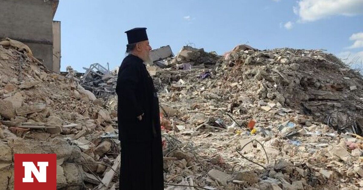 Ο Μητροπολίτης Ίμβρου στα ερείπια που άφησε πίσω του ο σεισμός - Newsbomb
