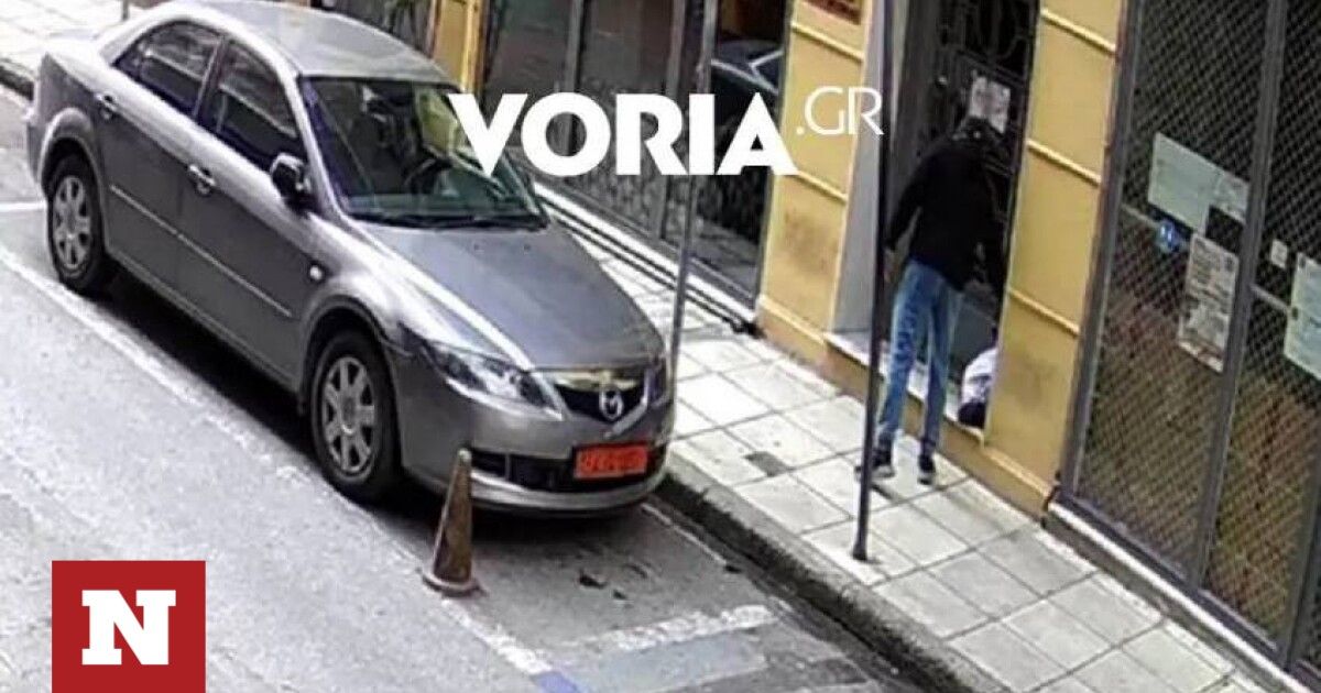 Θεσσαλονίκη: Η στιγμή που ο άγνωστος αφήνει τη σακούλα στο ρωσικό ...
