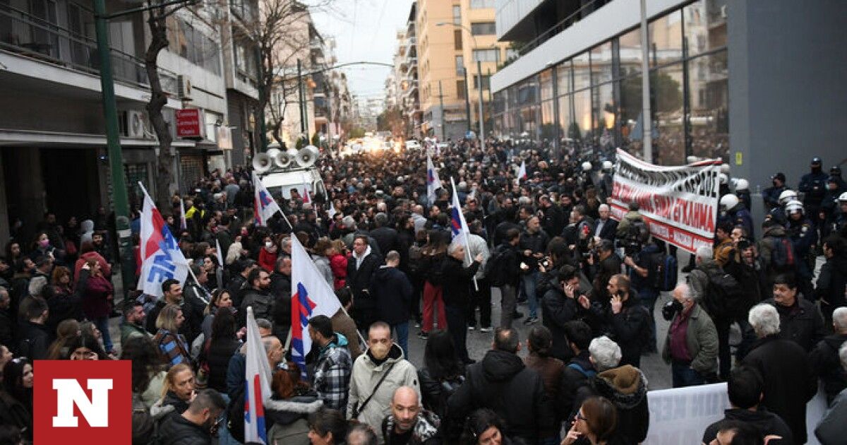 Νέα μεγάλη συγκέντρωση έξω από τα γραφεία της Hellenic Train - Ενός ...