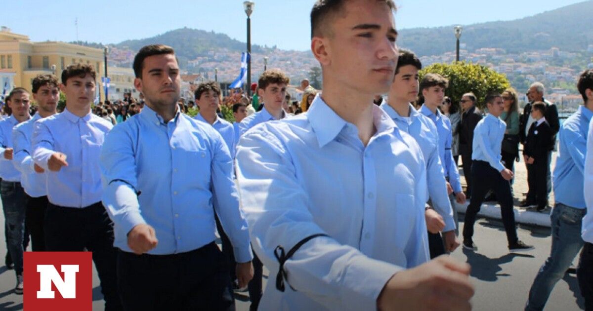 25η Μαρτίου - Σάμος: Παρέλασαν με μαύρα περιβραχιόνια οι μαθητές για ...