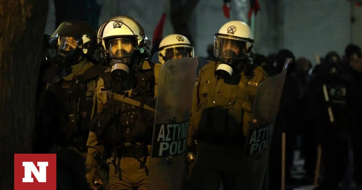Θεσσαλονίκη: Νέα επίθεση κουκουλοφόρων σε διμοιρία των ΜΑΤ στο ...