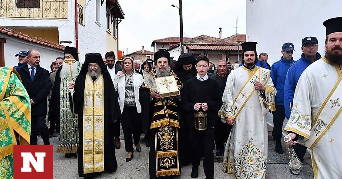 Το Τίμιο Ξύλο από το Άγιο Όρος στα Πετροκέρασα της Μητρόπολης Ιερισσού ...