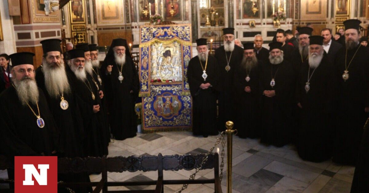 H Iερά Σύνοδος προσκύνησε το «Άξιον Εστί» - Newsbomb