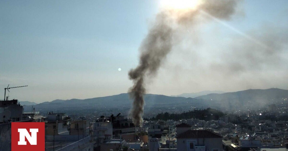 Φωτιά σε πολυκατοικία στην Αθήνα: Υπό έλεγχο η πυρκαγιά στο δώμα ...