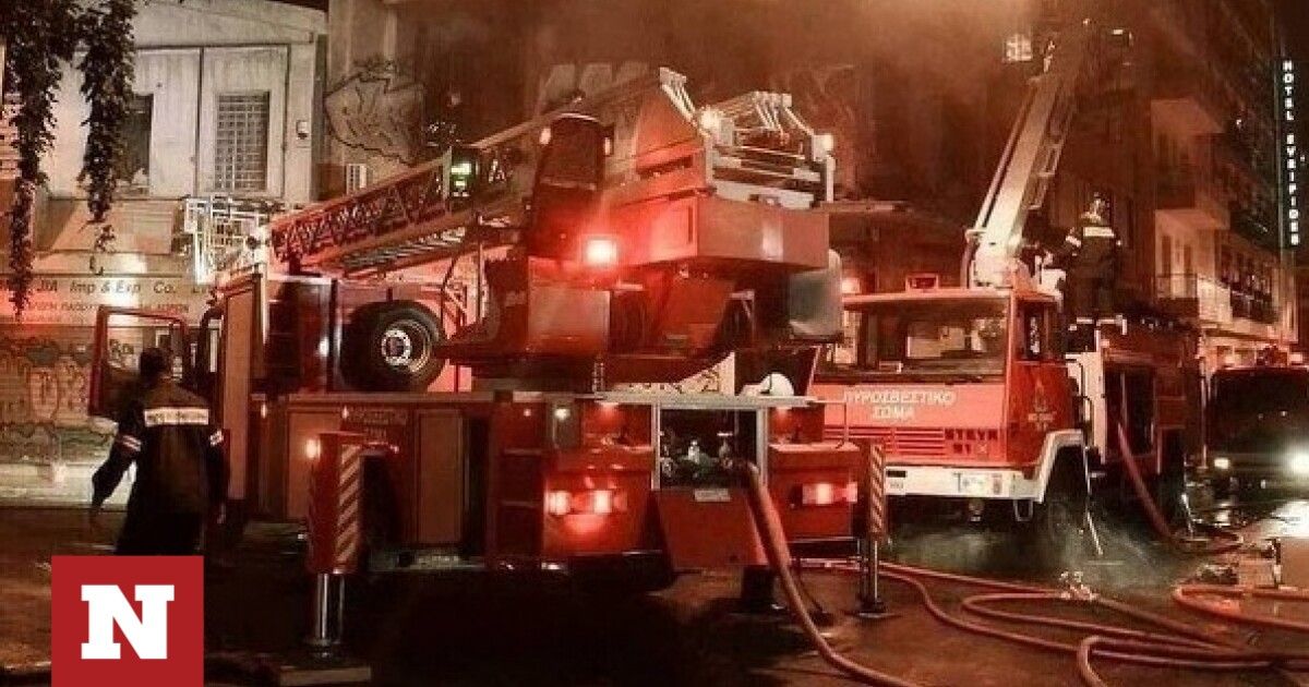 Υπό έλεγχο η πυρκαγιά στο παλιό κτήριο του ΙΚΑ - Άνοιξε η Πειραιώς ...