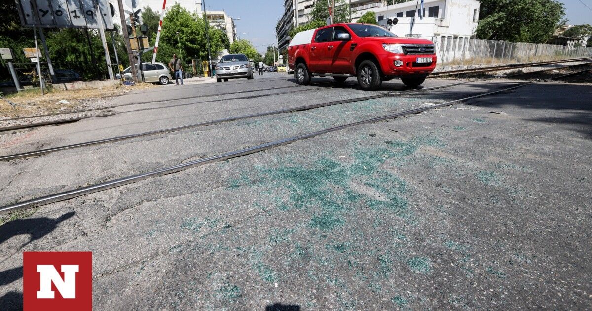 Σύγκρουση τρένου με αυτοκίνητο στην Ιερά Οδό - Newsbomb