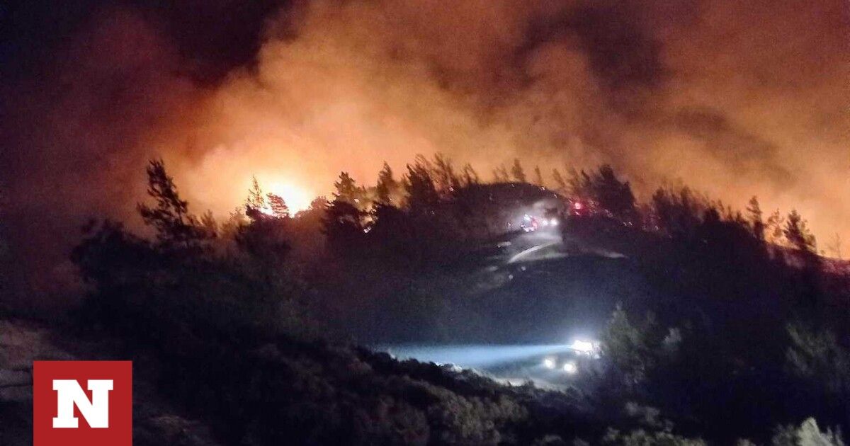 Φωτιά στη Ρόδο: Μάχη για να μείνει το μέτωπο μακριά από κατοικημένες ...