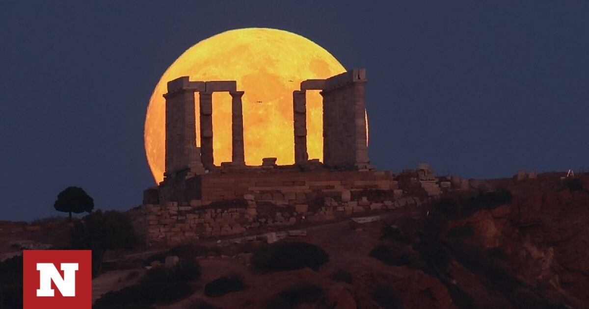 Μπλε φεγγάρι: Εντυπωσιακές εικόνες από την υπερπανσέληνο του Αυγούστου ...