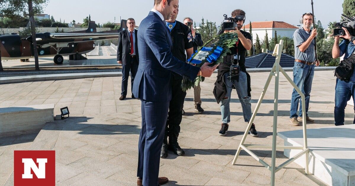 Στέφανος Κασσελάκης: Του έκαναν… νόημα να σταθεί σε στάση προσοχής στην ...