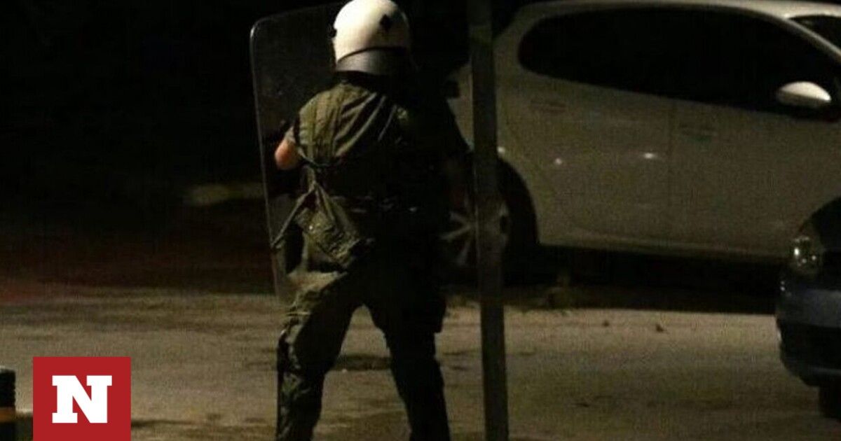 Θεσσαλονίκη: Βίντεο από την επίθεση με μολότοφ σε διμοιρία των ΜΑΤ έξω ...
