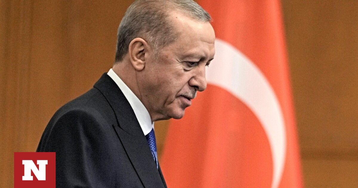 Τουρκία: Ο Ερντογάν μοιράζει λεφτά σε παιδιά στη Γερμανία και κρατά τη ...