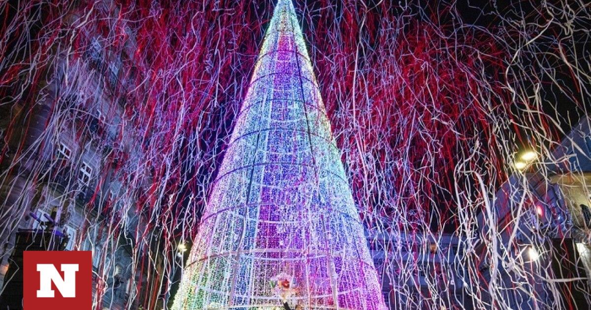 Χριστούγεννα ανά τον κόσμο: Μαγικές εικόνες από τη φωταγώγηση δέντρων ...