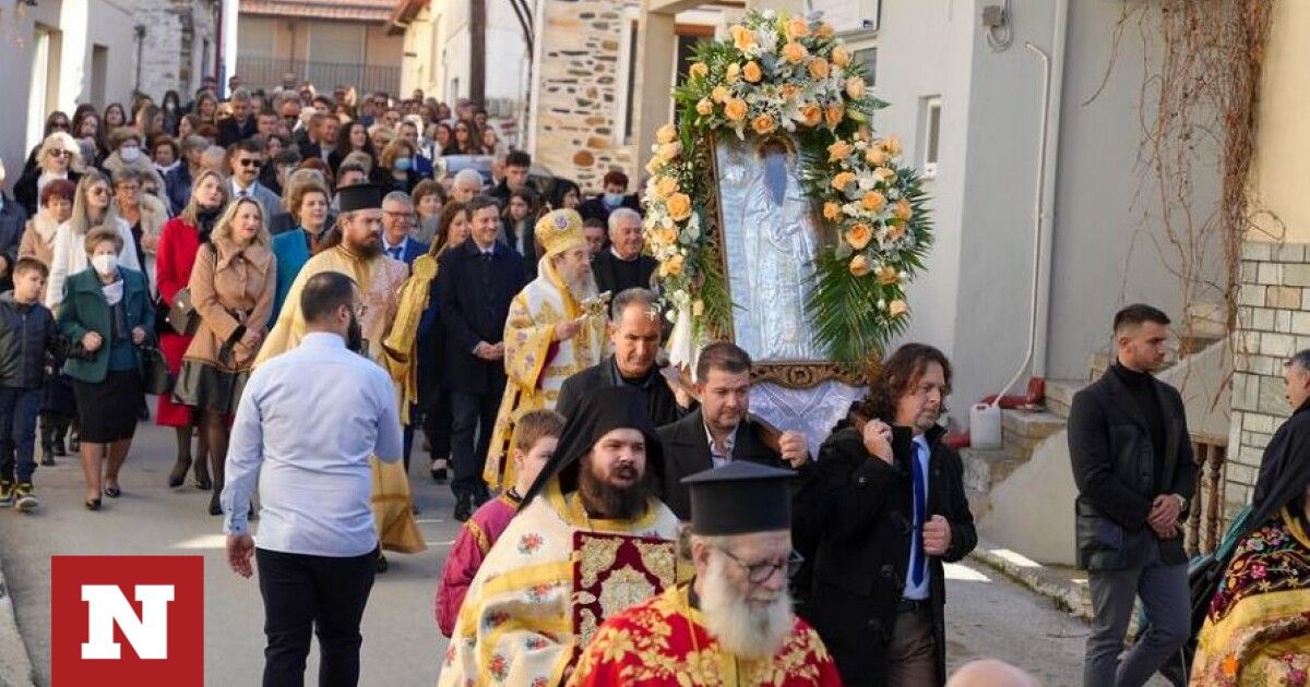 Λιτανεία της Εικόνας και Λειψάνου του Αγίου Βασιλείου στη Μεγάλη ...