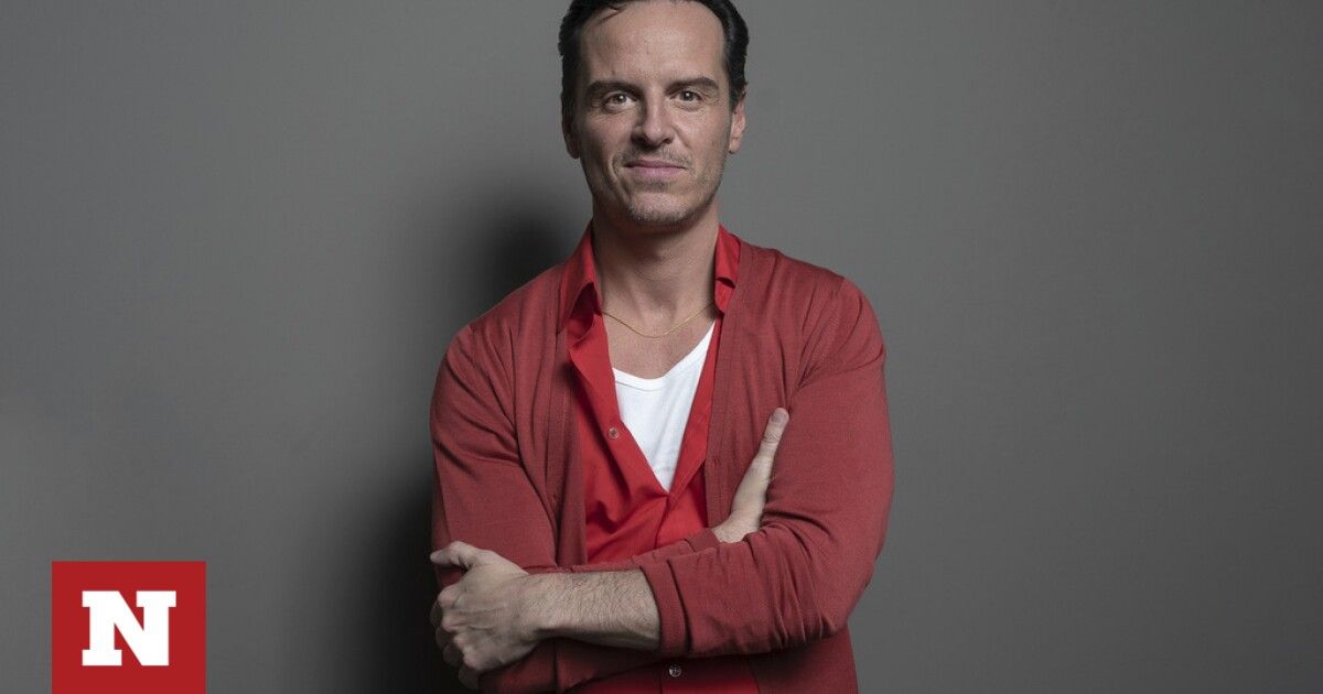 Ο Άντριου Σκοτ διέκοψε την παράσταση όταν θεατής άνοιξε το λάπτοπ για ...